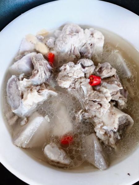 筒子骨汤怎么熬才白_筒子骨汤要焯水吗-第1张图片-山城妙识 筒子骨汤怎么熬才白_筒子骨汤要焯水吗-第1张图片-山城妙识