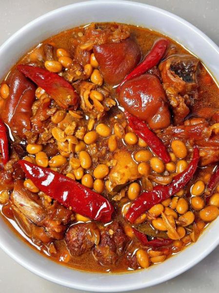 猪蹄炖黄豆怎么做_猪蹄炖黄豆的营养价值-第1张图片-山城妙识 猪蹄炖黄豆怎么做_猪蹄炖黄豆的营养价值-第1张图片-山城妙识