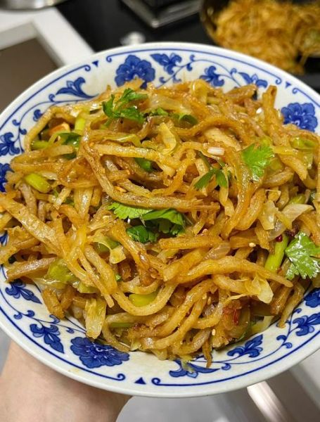 蒜苔炒饼丝怎么做_蒜苔炒饼丝的家常做法-第2张图片-山城妙识