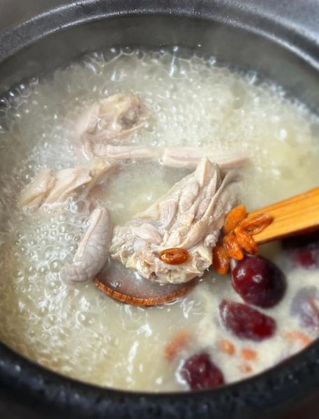 家常猪肚鸡煲怎么做_猪肚鸡煲要焯水吗-第3张图片-山城妙识