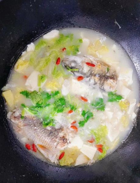 清炖鲤鱼汤的做法窍门_怎样炖出奶白汤-第1张图片-山城妙识