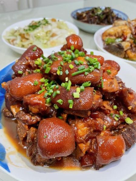 红烧猪蹄怎么做好吃_红烧猪蹄的做法窍门-第1张图片-山城妙识