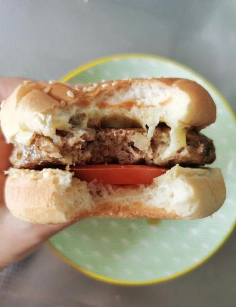 汉堡包怎么做好吃_汉堡肉饼嫩而不柴的秘诀-第1张图片-山城妙识