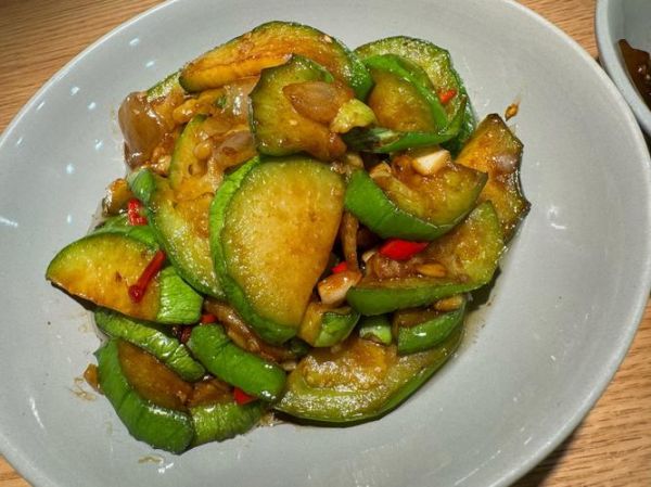 清炒茄子怎么做好吃又简单_清炒茄子不吸油技巧-第1张图片-山城妙识 清炒茄子怎么做好吃又简单_清炒茄子不吸油技巧-第1张图片-山城妙识