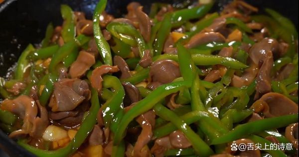 尖椒爆炒鸡胗怎么做_鸡胗焯水还是不焯水-第3张图片-山城妙识