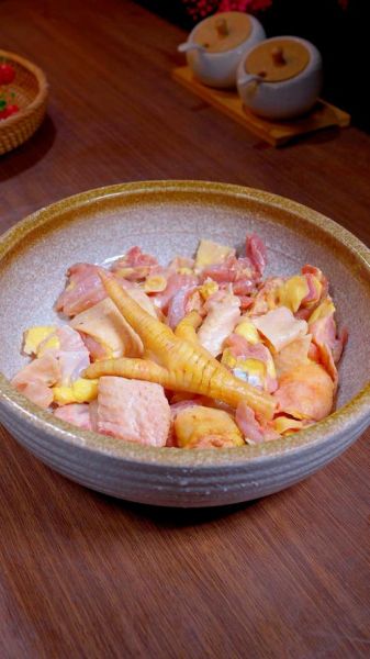 怎么炖鸡肉好吃_炖鸡肉需要焯水吗-第3张图片-山城妙识 怎么炖鸡肉好吃_炖鸡肉需要焯水吗-第3张图片-山城妙识