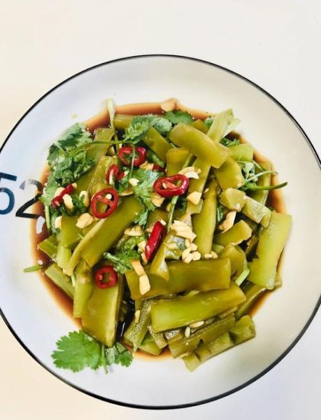 莴苣凉拌怎么做好吃又简单_莴苣凉拌要不要焯水-第1张图片-山城妙识