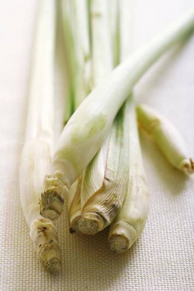 茭白里面有黑点是怎么回事_茭白黑点还能吃吗-第3张图片-山城妙识