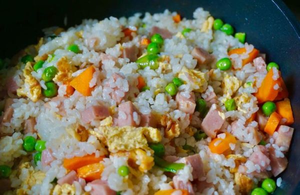 炒饭怎么炒_炒饭不粘锅的技巧-第3张图片-山城妙识