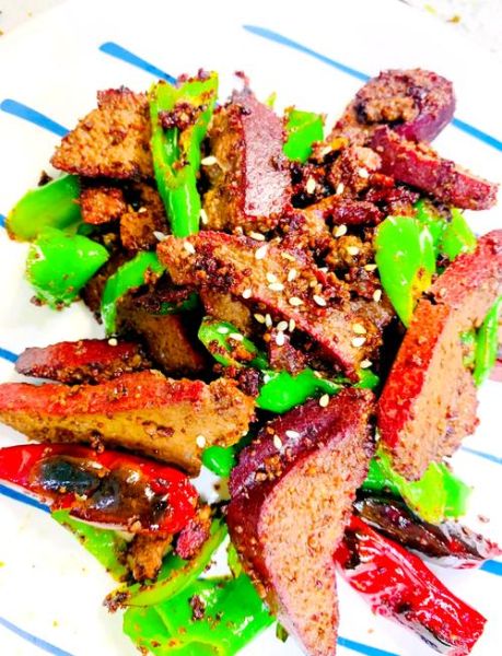 猪肝炒青椒怎么炒好吃又嫩_猪肝炒青椒嫩滑不腥技巧-第3张图片-山城妙识 猪肝炒青椒怎么炒好吃又嫩_猪肝炒青椒嫩滑不腥技巧-第3张图片-山城妙识