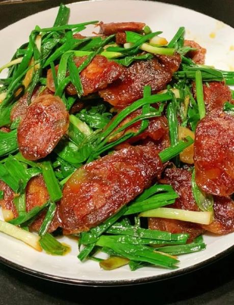腊肠小炒怎么炒好吃_腊肠炒什么菜最香-第1张图片-山城妙识