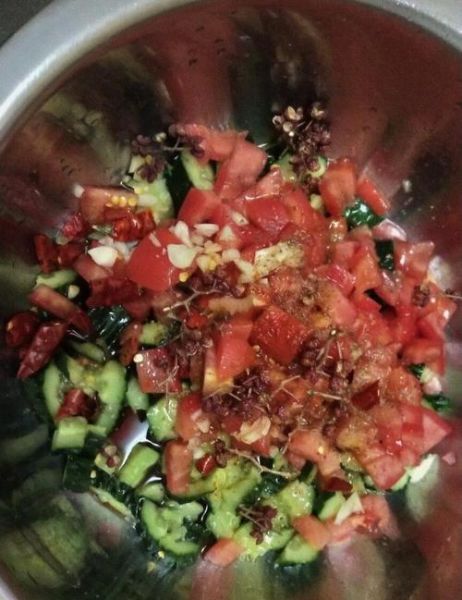 凉拌番茄怎么做好吃_凉拌番茄要不要去皮-第3张图片-山城妙识