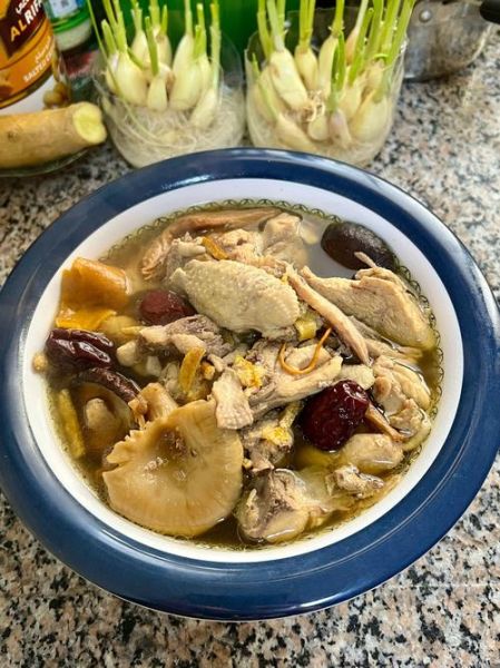 老母鸡汤怎么做好吃_老母鸡汤去腥增香的秘诀-第3张图片-山城妙识