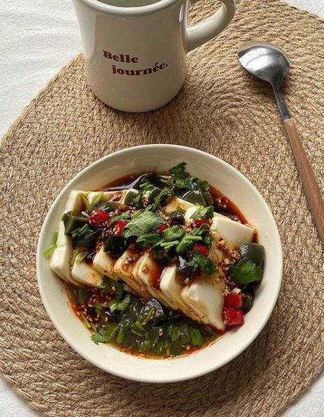 皮蛋豆腐怎么拌好吃_皮蛋豆腐要不要焯水-第1张图片-山城妙识