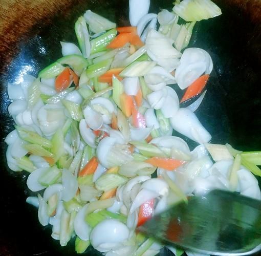 凉拌西芹百合的做法大全_西芹百合焯水几分钟-第2张图片-山城妙识 凉拌西芹百合的做法大全_西芹百合焯水几分钟-第2张图片-山城妙识