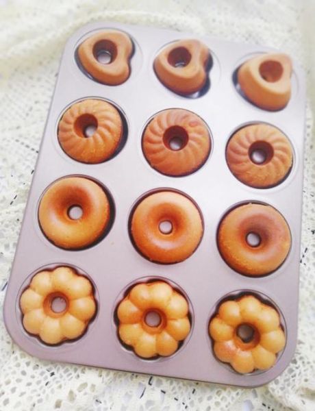 巧克力棒戳进甜甜圈_怎么拍才火-第1张图片-山城妙识