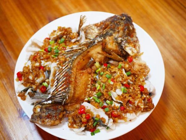 蒜香鲤鱼怎么做_蒜香鲤鱼的家常做法-第3张图片-山城妙识