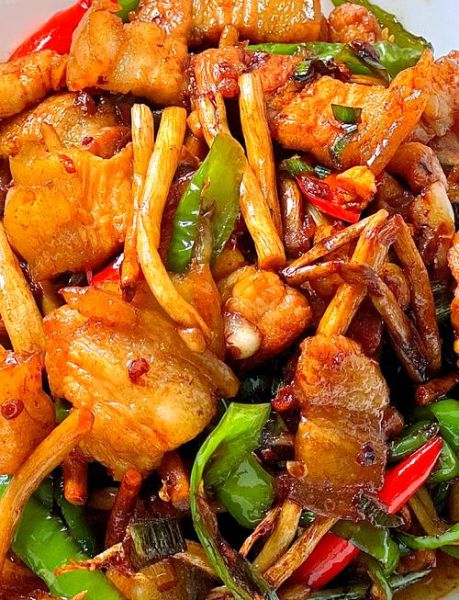 茶树菇洋葱炒肉丝怎么做_茶树菇炒肉丝用焯水吗-第1张图片-山城妙识