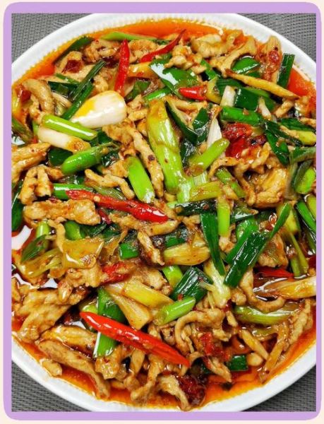 蒜苗炒肉丝怎么炒才嫩_蒜苗炒肉丝做法窍门-第1张图片-山城妙识