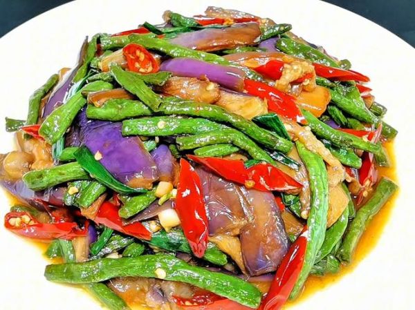茄子炒豇豆怎么炒好吃_茄子炒豇豆需要焯水吗-第1张图片-山城妙识