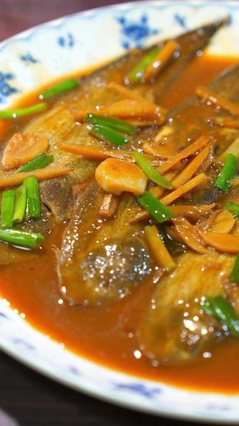 红烧比目鱼怎么做_红烧比目鱼用不用煎-第1张图片-山城妙识