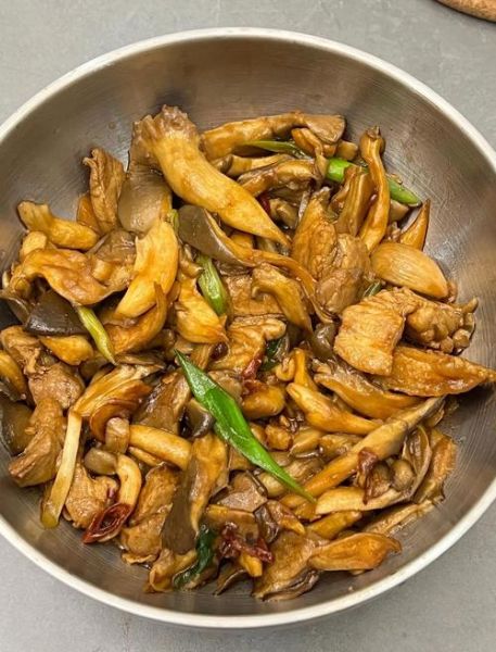 蘑菇和什么搭配炒好吃_家常蘑菇炒肉秘诀-第3张图片-山城妙识 蘑菇和什么搭配炒好吃_家常蘑菇炒肉秘诀-第3张图片-山城妙识