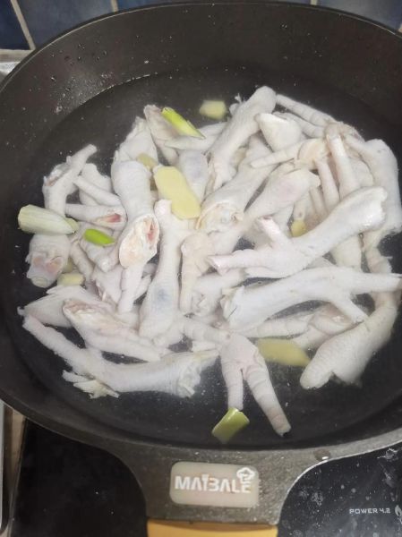 红烧鸡爪子怎么做_红烧鸡爪子怎么入味-第2张图片-山城妙识 红烧鸡爪子怎么做_红烧鸡爪子怎么入味-第2张图片-山城妙识
