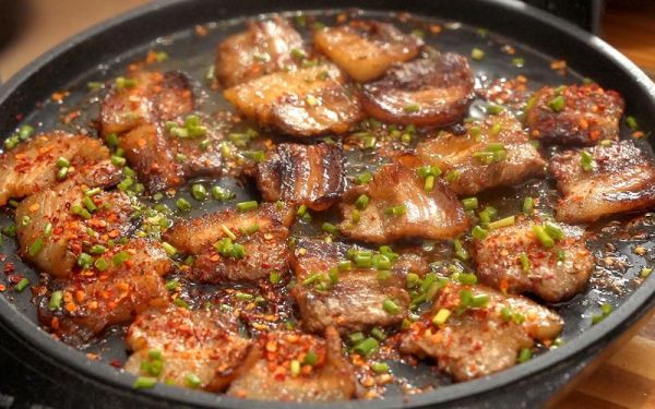 电饼铛烤五花肉怎么做_电饼铛烤五花肉需要多长时间-第1张图片-山城妙识