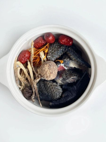 香菇乌鸡汤的功效与作用_适合什么人喝-第1张图片-山城妙识