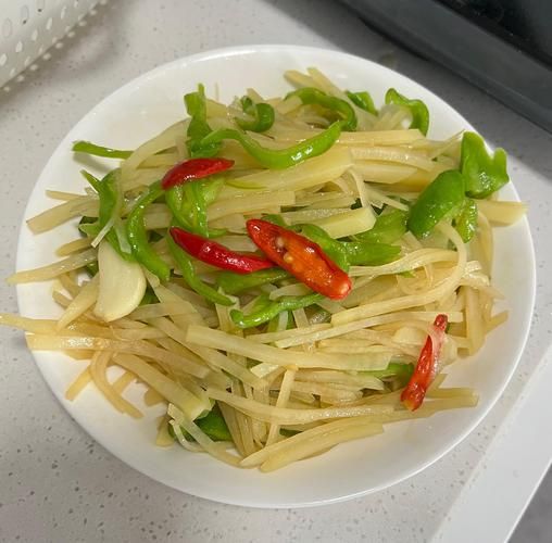 青椒土豆丝怎么炒才脆_家常做法步骤-第1张图片-山城妙识
