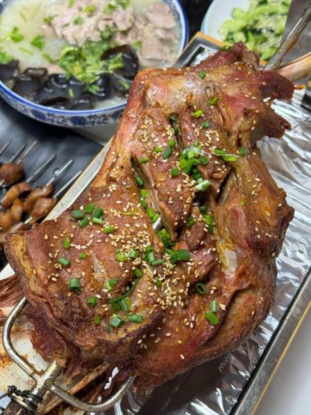 烤羊腿图片大全高清_烤羊腿怎么做才外酥里嫩-第1张图片-山城妙识