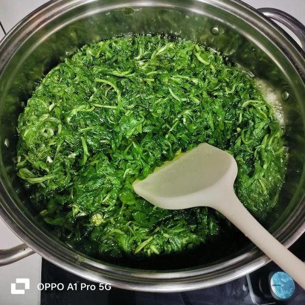 清明菜粑粑怎么做_清明菜粑粑家常做法-第3张图片-山城妙识