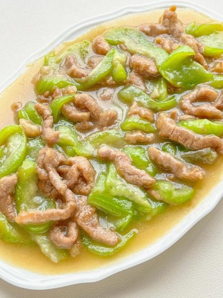 丝瓜炒肉怎么做_丝瓜炒肉用不用焯水-第1张图片-山城妙识