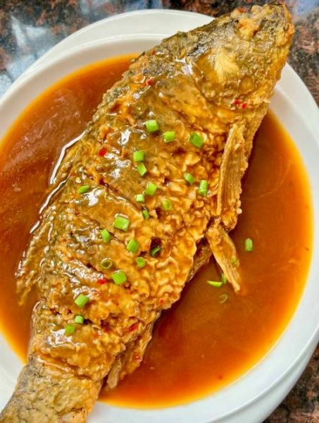 红烧鲤鱼怎么做好吃_家常红烧鲤鱼做法-第2张图片-山城妙识