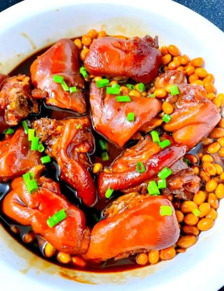 猪脚焖黄豆怎么做最好吃_猪脚焖黄豆的秘诀-第1张图片-山城妙识