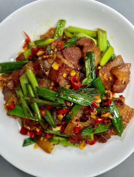 蒜苗炒腊肠窍门_腊肠怎么炒才香-第2张图片-山城妙识