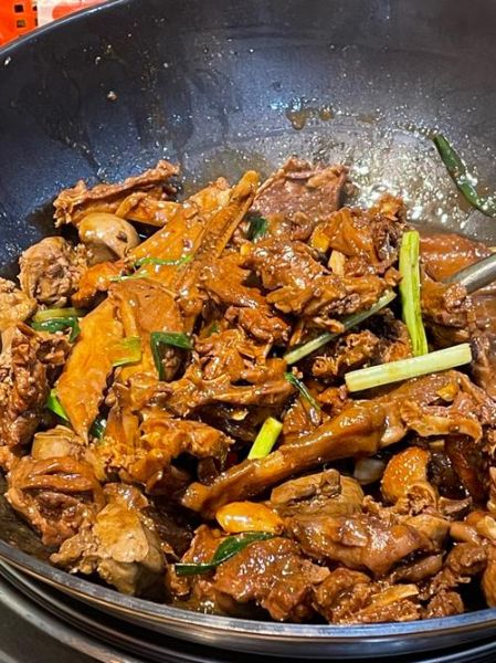 红烧鹅肉怎么做_红烧鹅肉最正宗的做法-第1张图片-山城妙识
