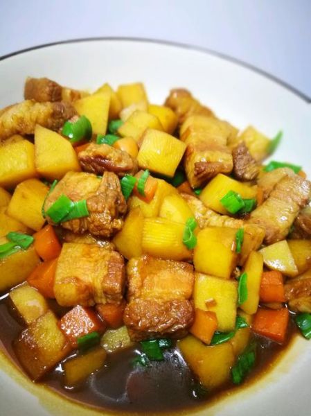 红烧肉烧土豆怎么做_红烧肉烧土豆先放什么-第2张图片-山城妙识