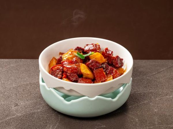 红烧肉烧土豆怎么做_红烧肉烧土豆先放什么-第3张图片-山城妙识