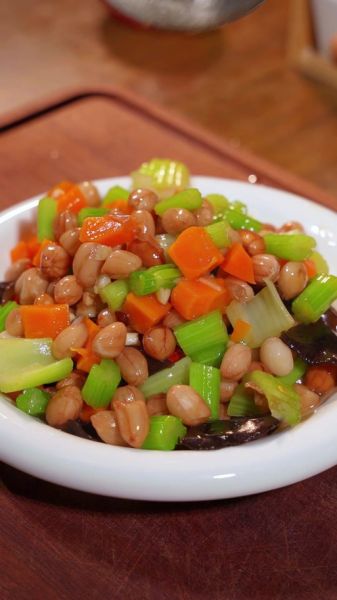 西芹花生米怎么做_西芹花生米焯水几分钟-第1张图片-山城妙识 西芹花生米怎么做_西芹花生米焯水几分钟-第1张图片-山城妙识