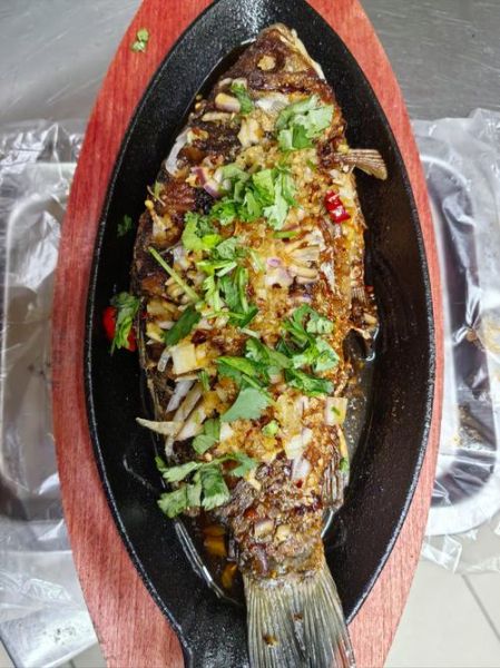 铁板鲫鱼怎么做_铁板鲫鱼的家常做法-第2张图片-山城妙识 铁板鲫鱼怎么做_铁板鲫鱼的家常做法-第2张图片-山城妙识