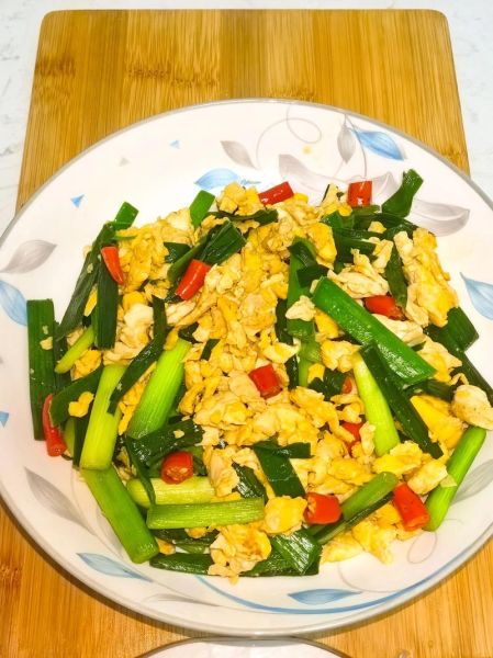 鸡蛋炒蒜苗怎么做_鸡蛋炒蒜苗热量高吗-第1张图片-山城妙识 鸡蛋炒蒜苗怎么做_鸡蛋炒蒜苗热量高吗-第1张图片-山城妙识