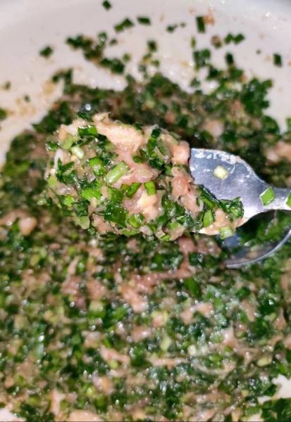 猪肉韭菜馅怎么调才香_韭菜猪肉馅不柴的秘诀-第3张图片-山城妙识