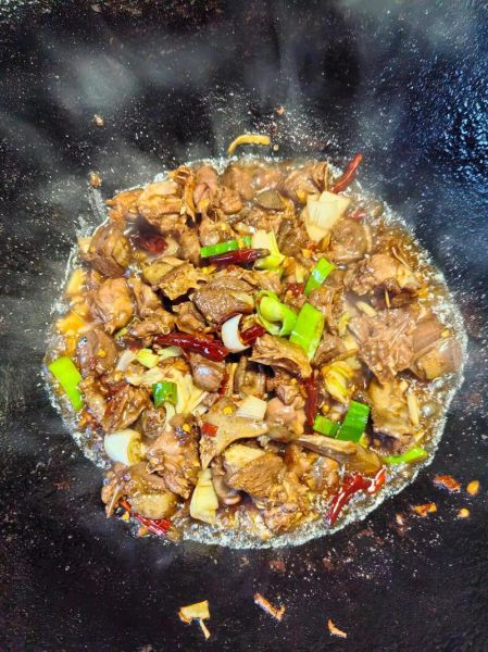 爆炒鸽子肉怎么做好吃_鸽子肉去腥增香技巧-第1张图片-山城妙识