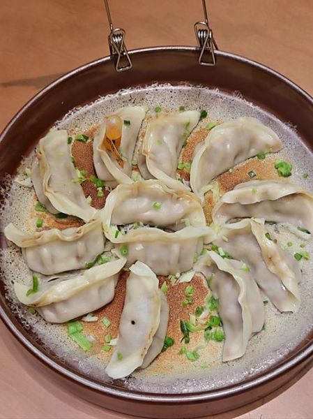 锅贴和煎饺的区别_锅贴煎饺怎么煎才不粘锅-第3张图片-山城妙识 锅贴和煎饺的区别_锅贴煎饺怎么煎才不粘锅-第3张图片-山城妙识