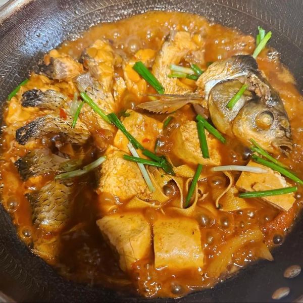火锅料炖鱼怎么做_火锅底料炖鱼的家常做法-第1张图片-山城妙识