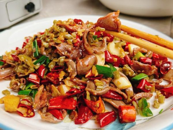 炒鸡杂用什么配菜_鸡杂炒什么菜好吃-第1张图片-山城妙识