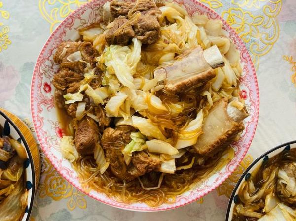 白菜炖粉条不放肉怎么做_不放肉白菜炖粉条好吃吗-第3张图片-山城妙识