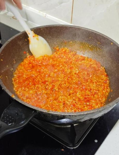 手工蒜蓉辣酱怎么做_蒜蓉辣酱保存多久-第1张图片-山城妙识 手工蒜蓉辣酱怎么做_蒜蓉辣酱保存多久-第1张图片-山城妙识