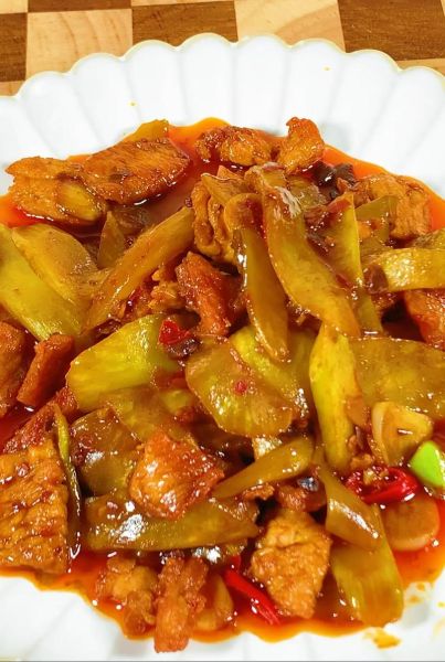 莴笋炒肉先炒莴笋还是先炒肉_家常做法步骤-第2张图片-山城妙识